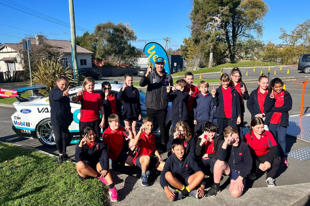 news: Mostert and Optus share online safety tips with students ...