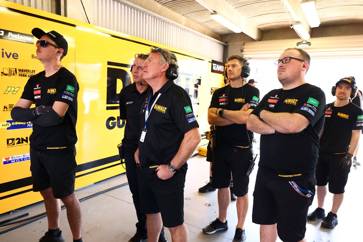 news: Team 18 bracing for hectic climax to Supercars season - Speedcafe.com