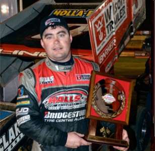 Steven Lines dominates World Series Sprintcars at Avalon
