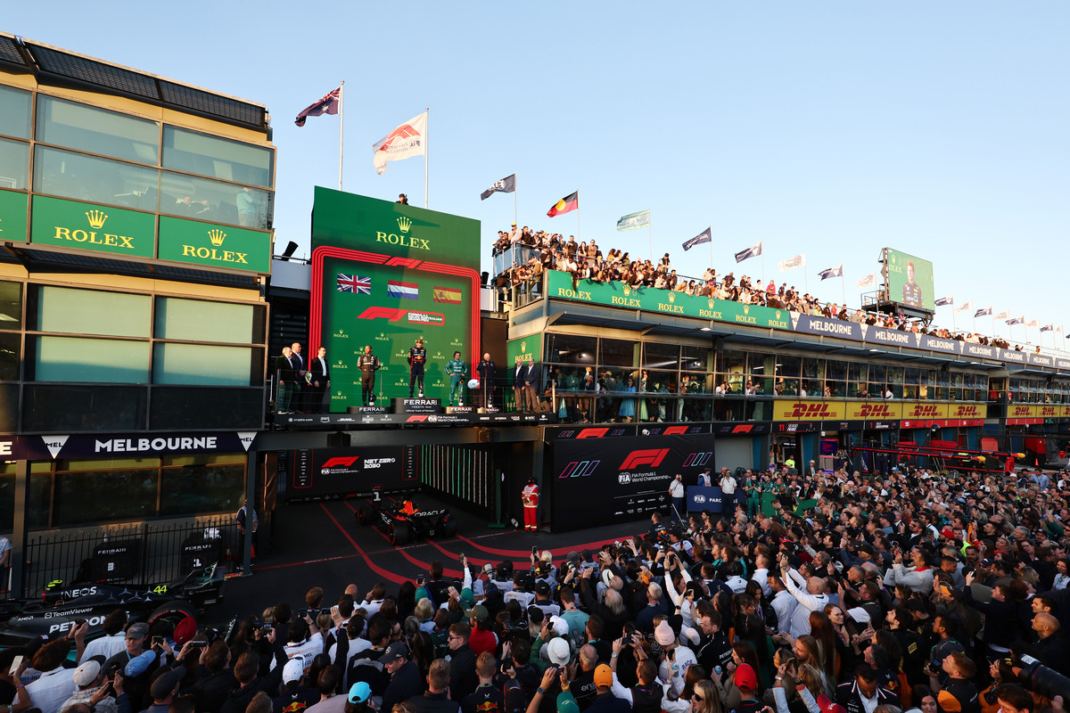 F1 news: Australian GP fan 'invasion' return after $200,000 fine ...