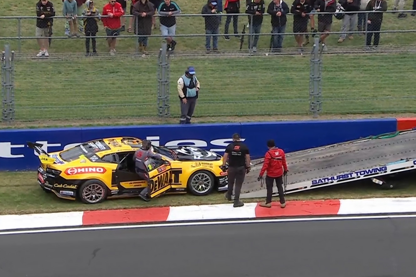 Supercars news: Porsche champ crashes in second Bathurst 1000 practice ...