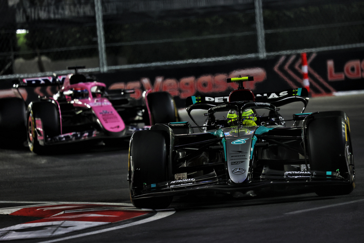 F1 news: Mercedes threat emerges as Hamilton tops second practice in ...